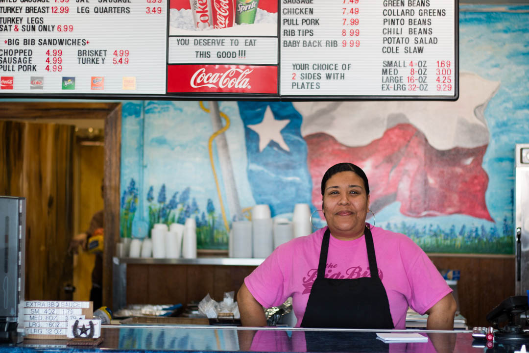 The Big Bib: Fine BBQ on Austin Highway